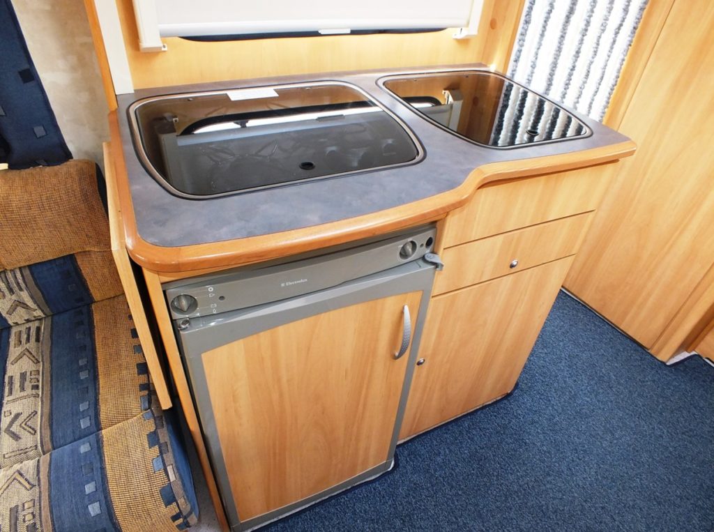 SPRITE Super 390 TD bj.2002, NIEUWSTAAT, met MOVER, VOORTENT