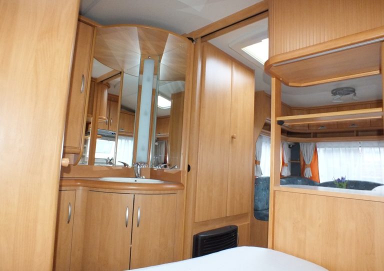 HOBBY Excellent Easy 495 UFE bj.2006, met VOORTENT en LUIFEL