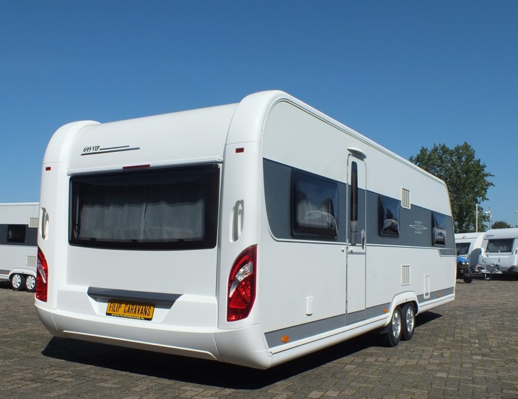HOBBY VIP 695 UMFF bj.2015, QUEENSBED, MIDDENZIT, VOORTENT