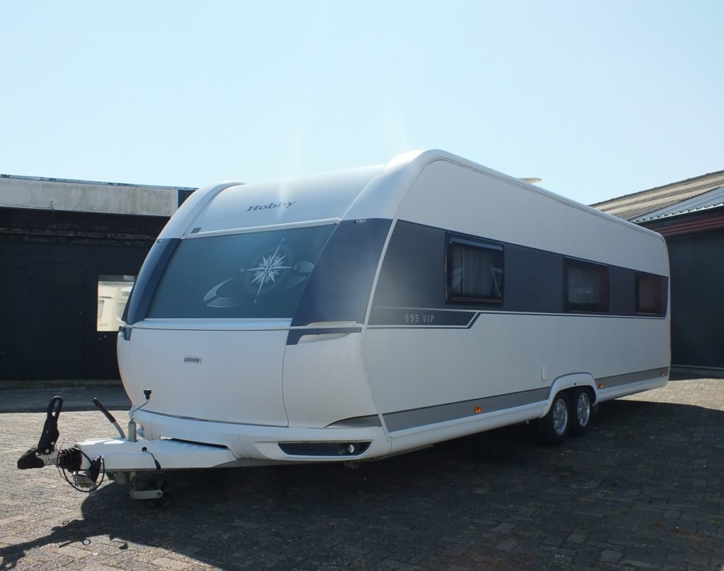 HOBBY VIP 695 UMFF bj.2015, QUEENSBED, MIDDENZIT, VOORTENT