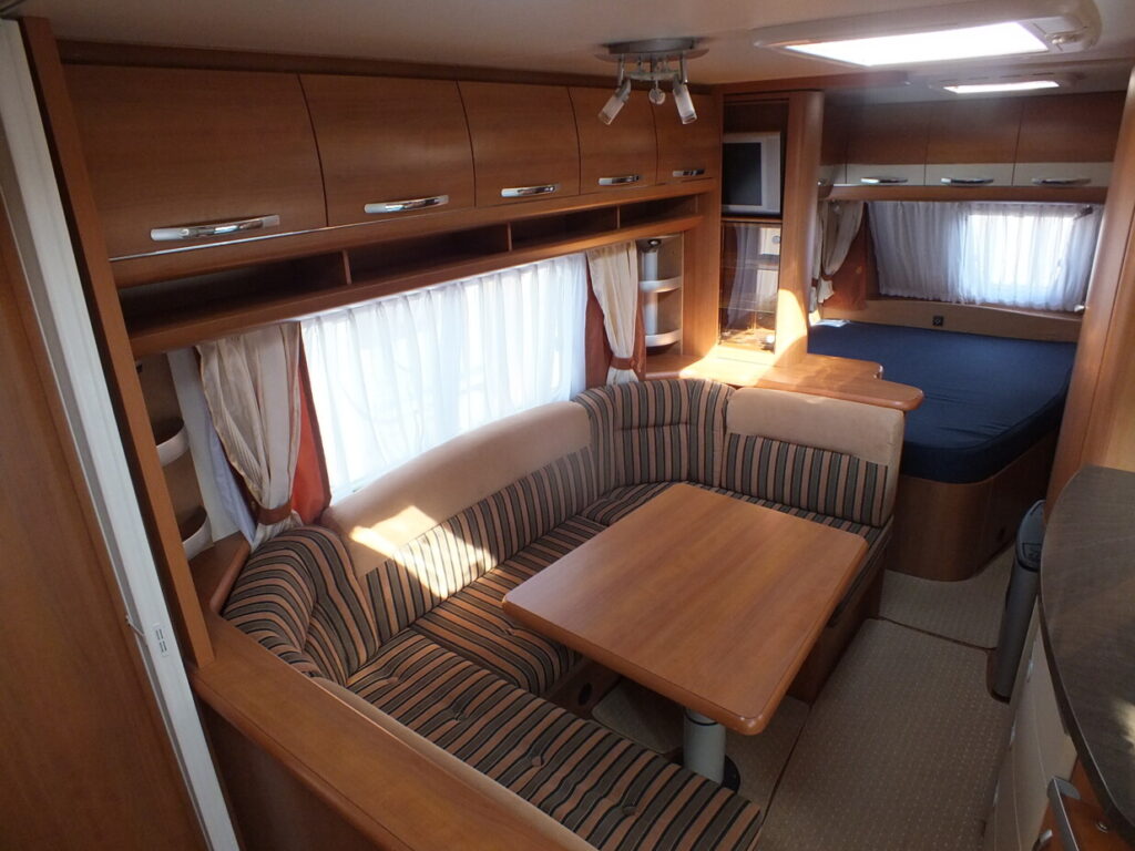 Hobby Excellent 560 KMFE, bj.2010, 6 persoons, voortent, luifel