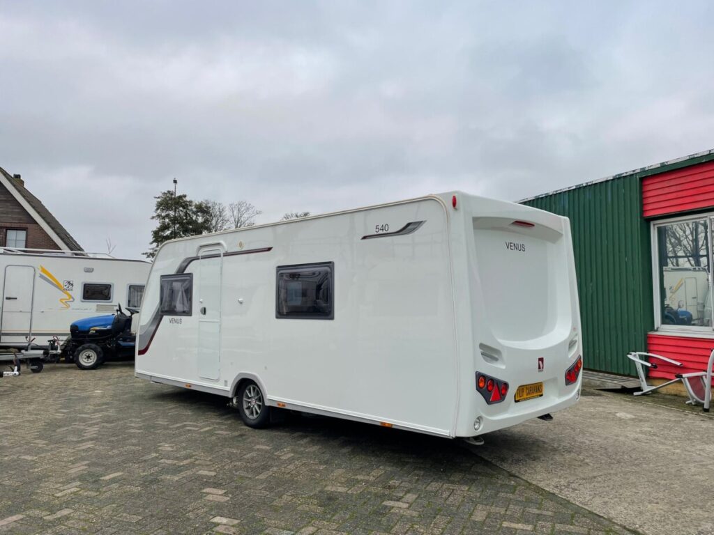 Lunar Venus 540, BJ.2017 MET VOORTENT EN MOVER