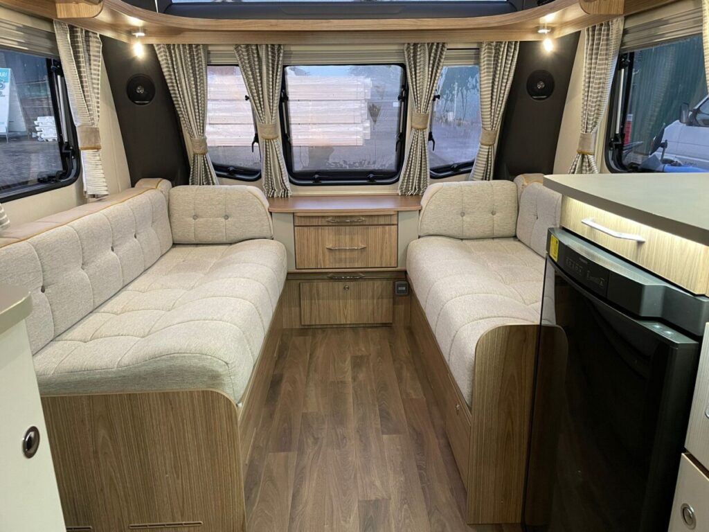 Coachman vip 545.BJ,2019 nieuwsaat, MOVER, QUEENSBED, DOUCHE