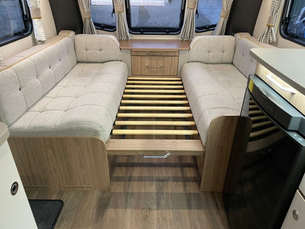 Coachman vip 545.BJ,2019 nieuwsaat, MOVER, QUEENSBED, DOUCHE