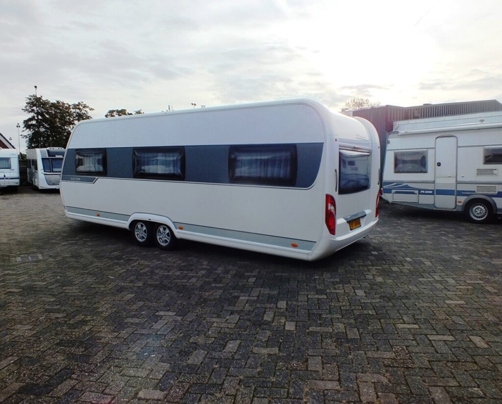 Hobby Vip 645 UMFE BJ. 2015 MIDDENZIT, VOORTENT en MOVER