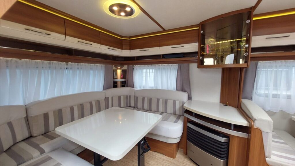Hobby Vip 645 bj.2015, FRANSBED, MOVER, VOORTENT!!! - Filip Caravans