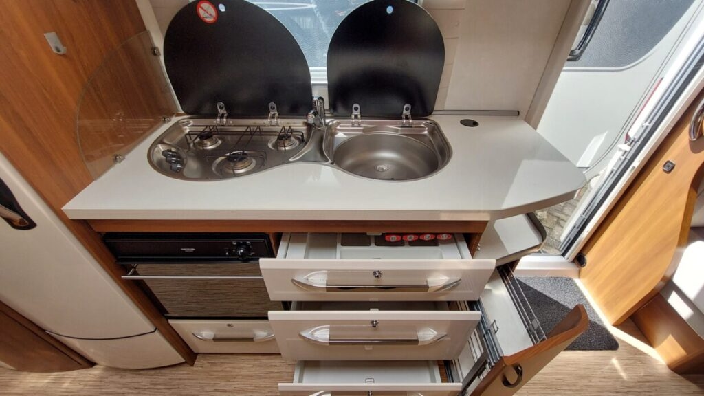 Hobby Vip 645 bj.2015, FRANSBED, MOVER, VOORTENT!!!